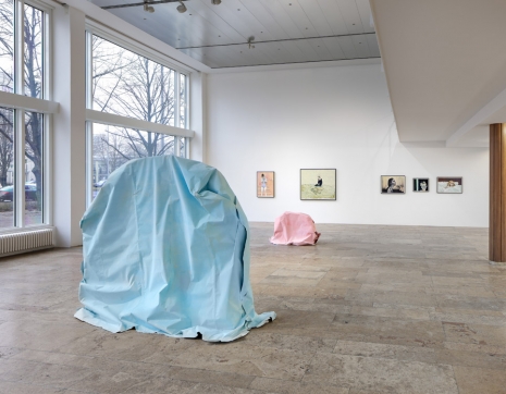 Exhibition : Karla Black Andrea Bowers Joe Bradley Isabella Ducrot Jade ...